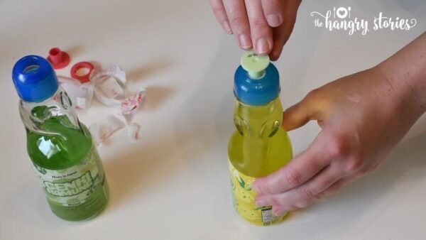 Ramune: So öffnest du das japanische Kultgetränk! - The Hangry Stories