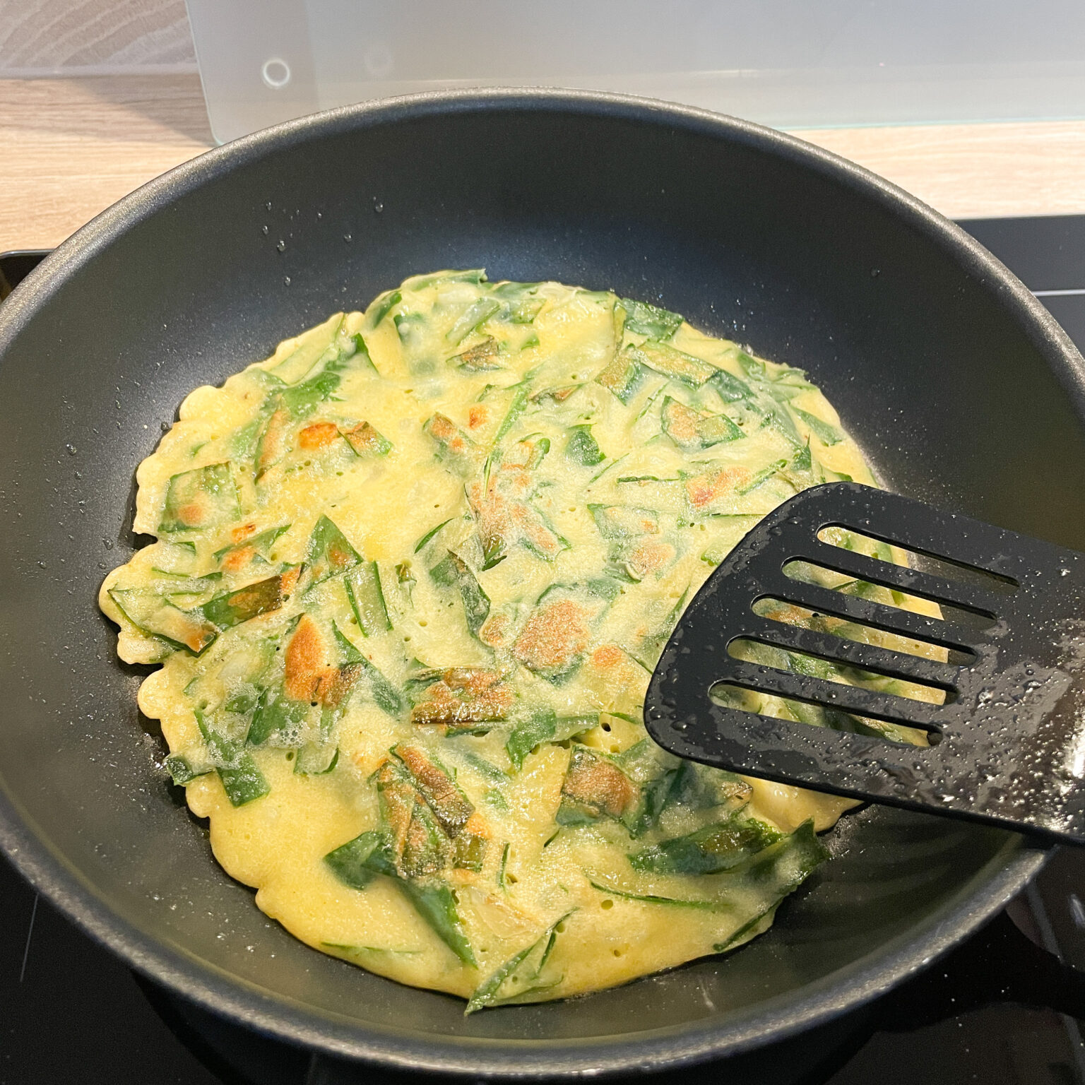 Rezept für Chijimi mit Bärlauch (koreanischer Pfannkuchen) - The Hangry ...